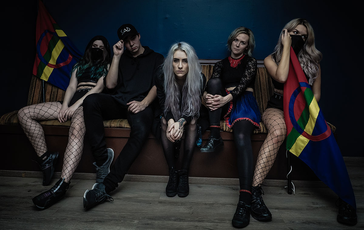 BIRU BABY mit neuem Song ‚Emo Gonna Overload‘ & Video! Neues Album am ...
