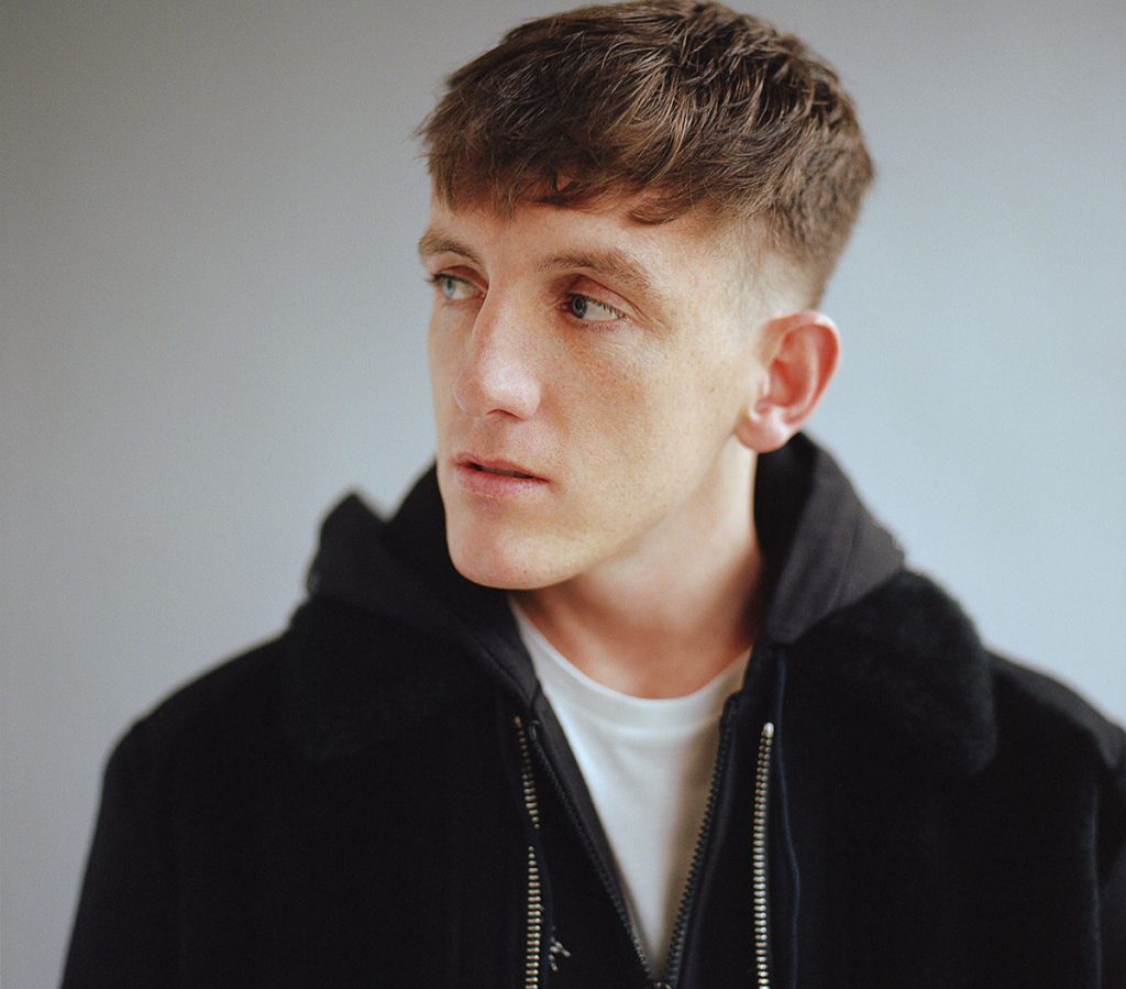 Britisches Ausnahmetalent Louis Berry mit Video zu 'Stumbling' // Tour ...