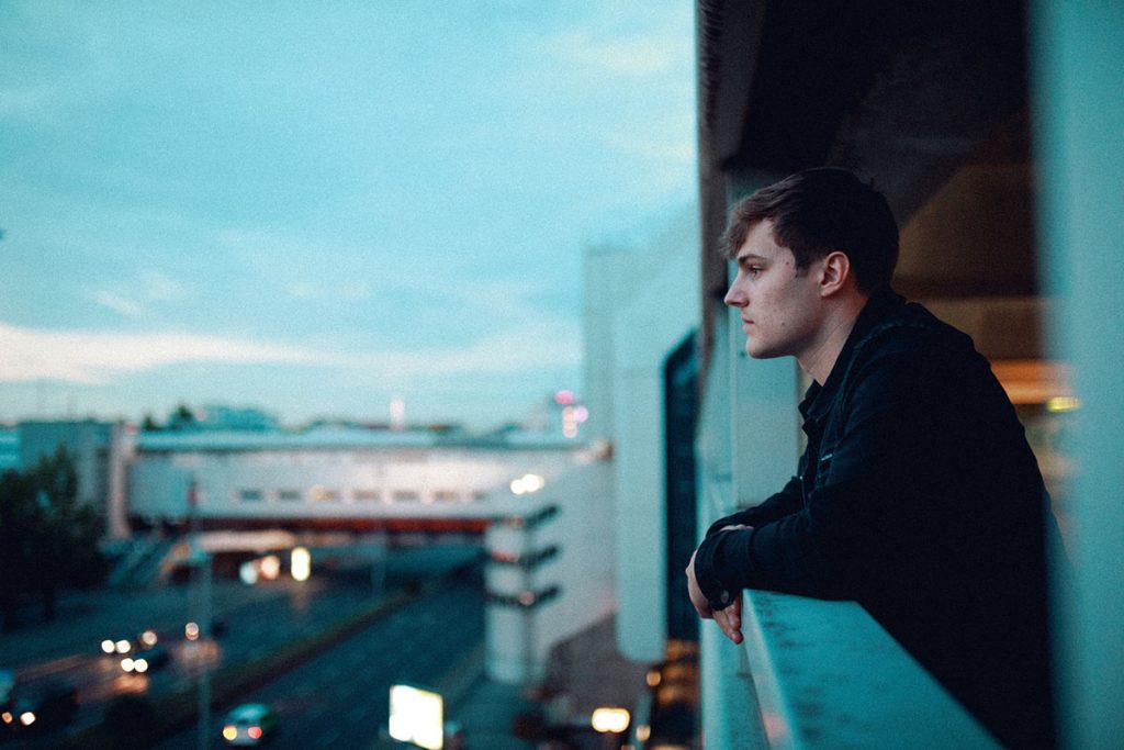 Tom Gregory veröffentlicht sein Debütalbum "Heaven in a world so cold"